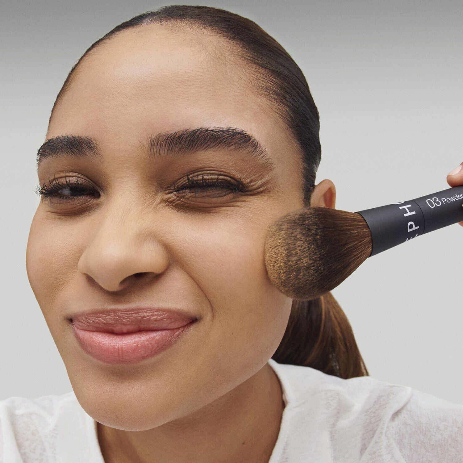 03 The Powder Brush - Mistake-Proof Face Application In Half The Time ...